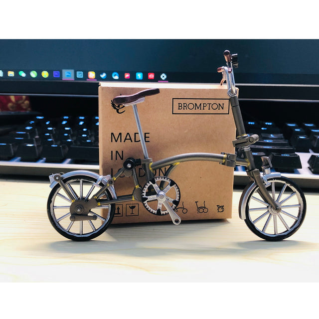1/10 Brompton Bicycle Plastic Model – Fantastic4Toys