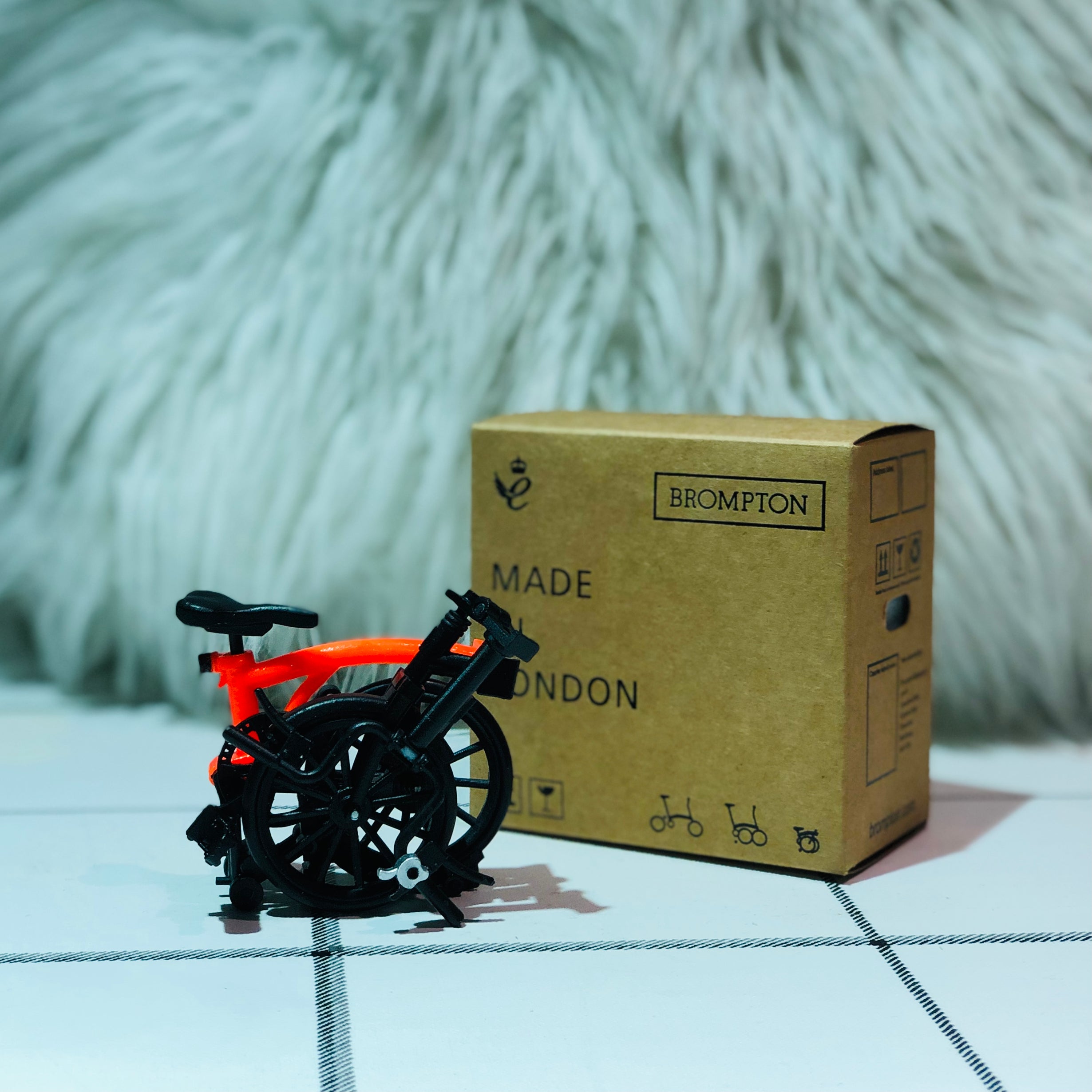 1/10 Brompton Bicycle Plastic Model – Fantastic4Toys