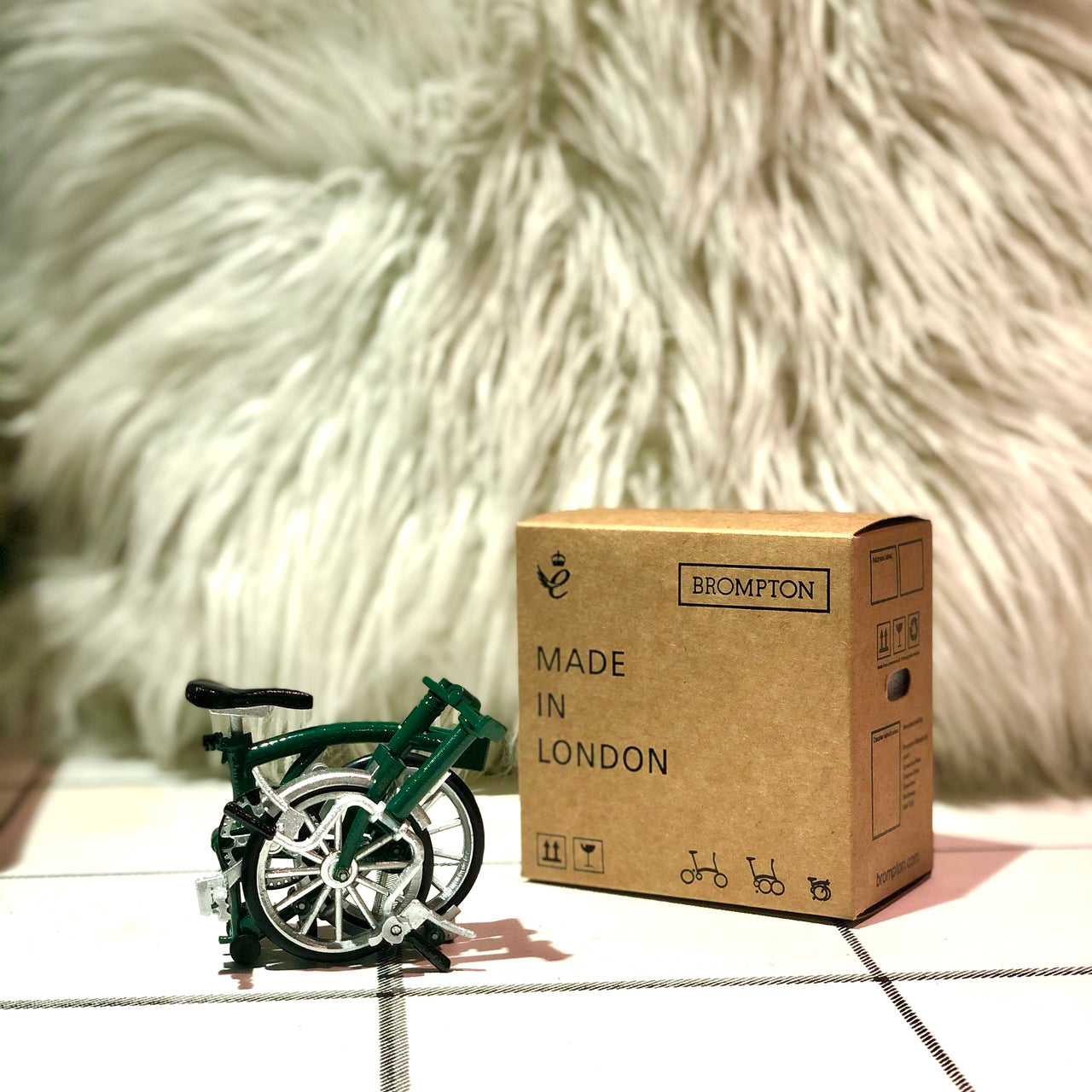 1/10 Brompton Bicycle Plastic Model – Fantastic4Toys